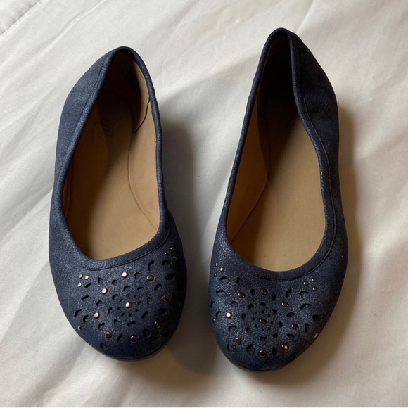 Easy Spirit | Shoes | Easy Spirit Blue Suede Pattern Flats | Poshmark